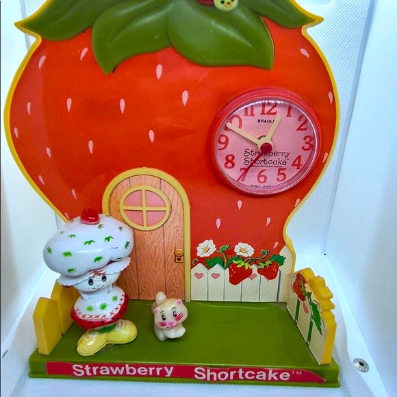 Strawberry Shortcake | Toys | Vintage 98 Strawberry Shortcake Clock ...